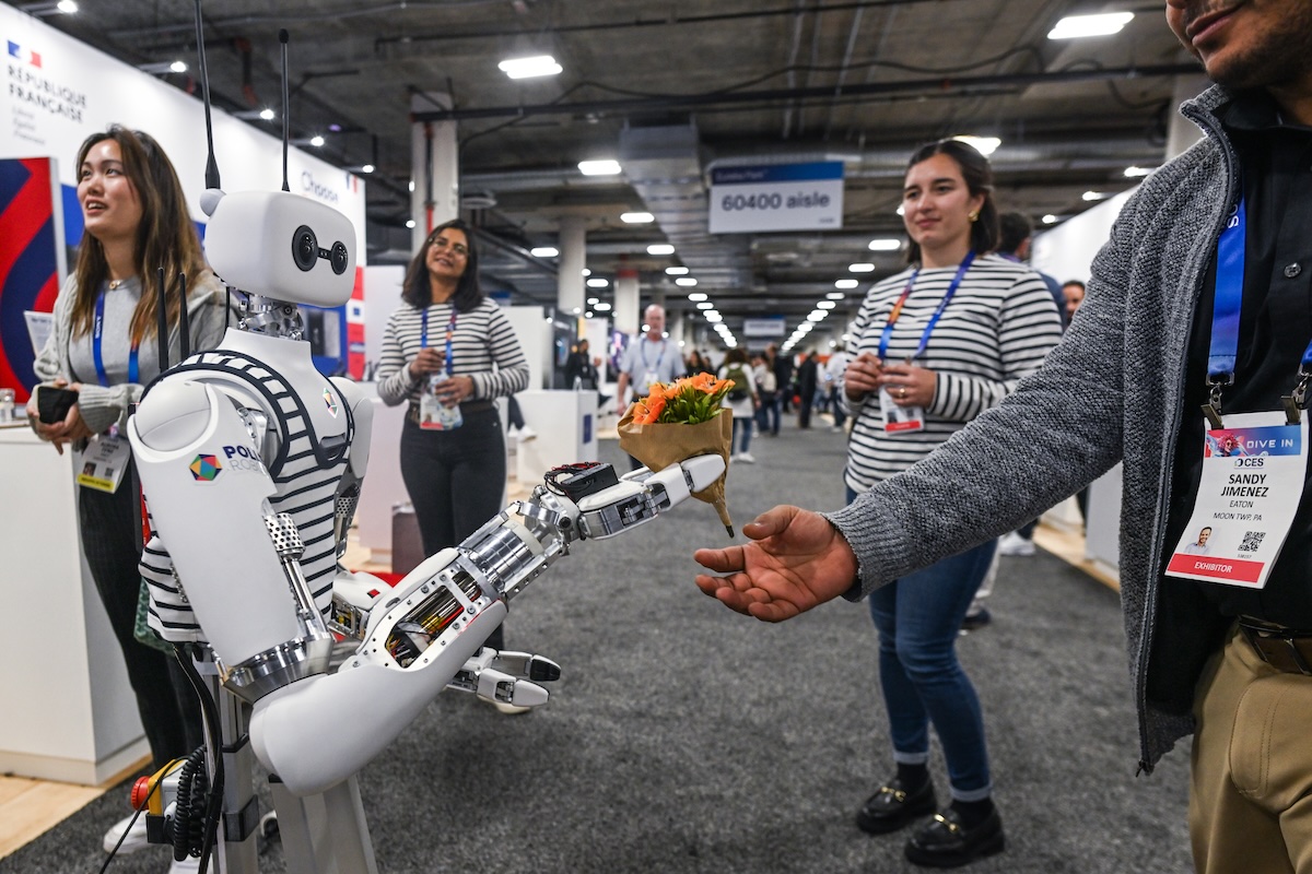 7000兆円規模予測「フィジカルAI」に参入、Hugging Faceがオープンソース人型ロボのPollen Robotics買収 ...